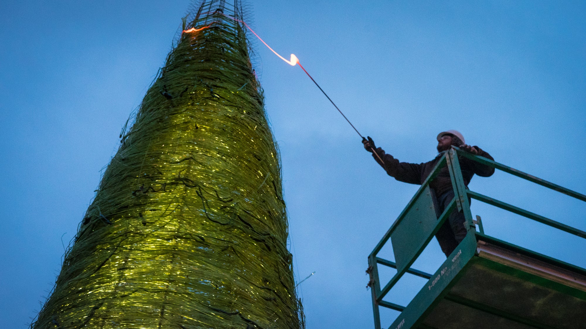 How We Build The Tree – Worlds Tallest Glass Tree